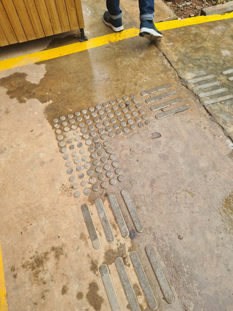 Fungsi dan Jenis Tactile Paving Guiding Block. | Batur Artha Yulis