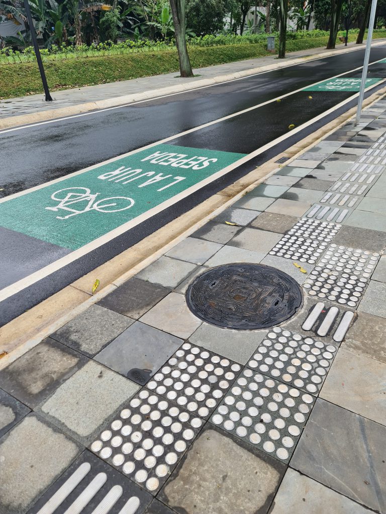 Fungsi dan Jenis Tactile Paving Guiding Block. | Batur Artha Yulis